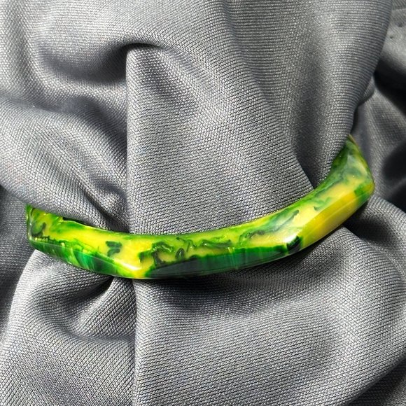 Jewelry | Vintage Bakelite Bangle Bracelet Octagon Green Cream Spinach ...